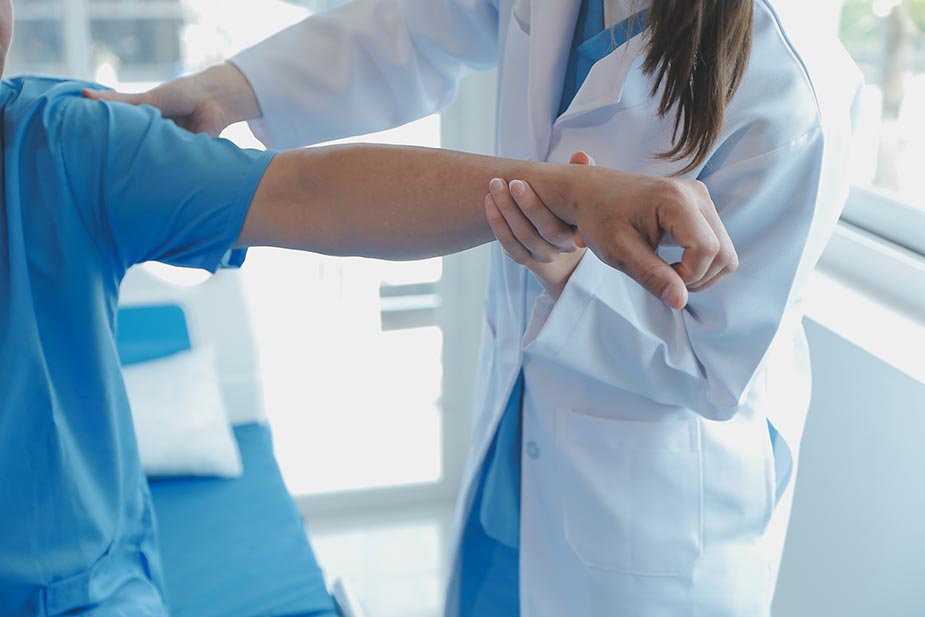 Bol u levoj ruci: Uzroci, simptomi i lečenje| Bol.rs